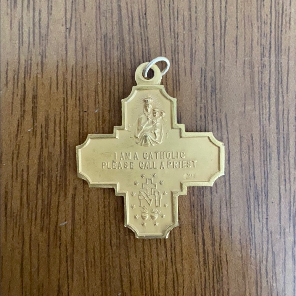 14k Yellow Gold Christian Cross Pendant - Gem